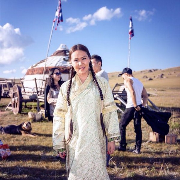 Жүжигчин МУСТА Н Цэнд Аюушийн шинэхэн зурагнаас Урлаг мн